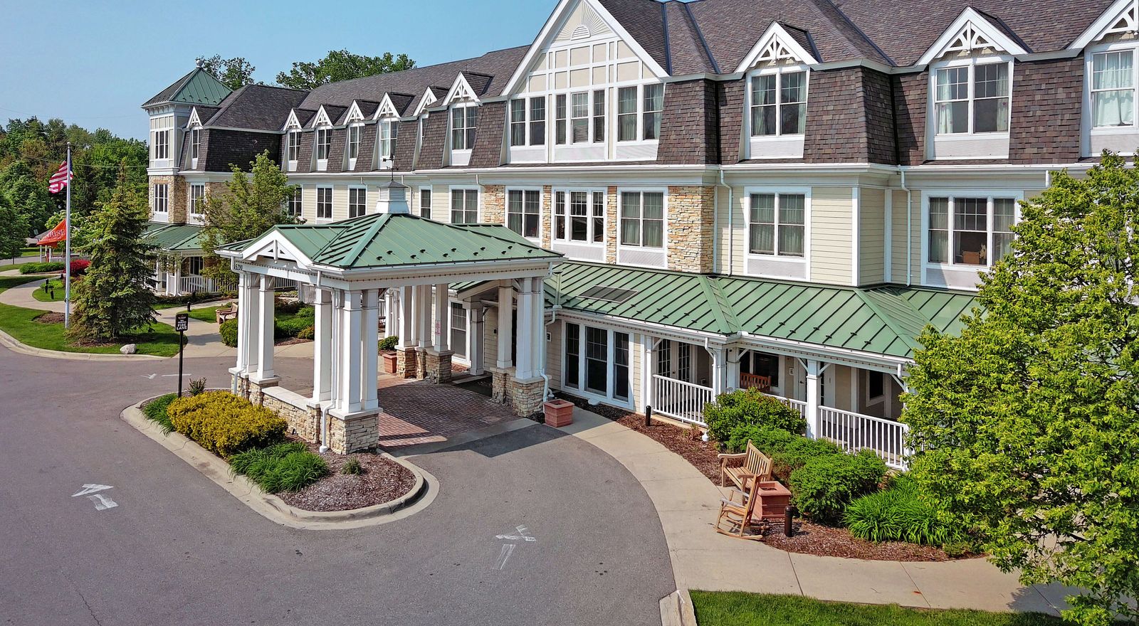 Assisted Living & Memory Care in Bloomfield Hills, MI | Sunrise Senior ...