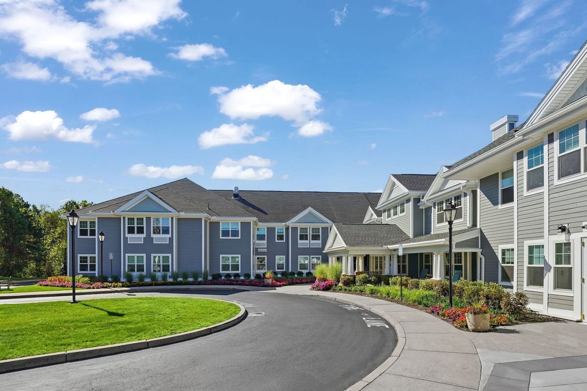 Assisted Living & Memory Care in Plymouth, MA | Sunrise Senior Living